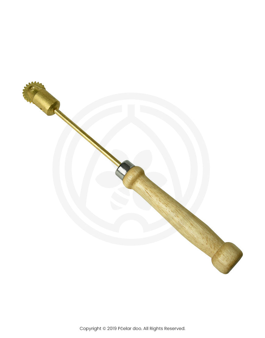 70213 - Žvrk ručni sa drvenom drškom, model 2 – Pčelar doo